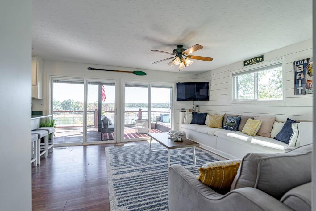 Cozy Lakefront Haven-Rough River Lake! Great Holiday Getaway!, Falls of ...