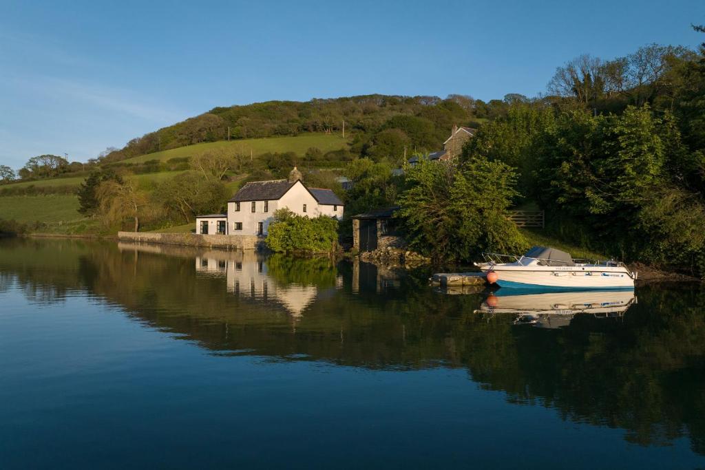 Waterhead Cottage, East Portlemouth (updated prices 2026)