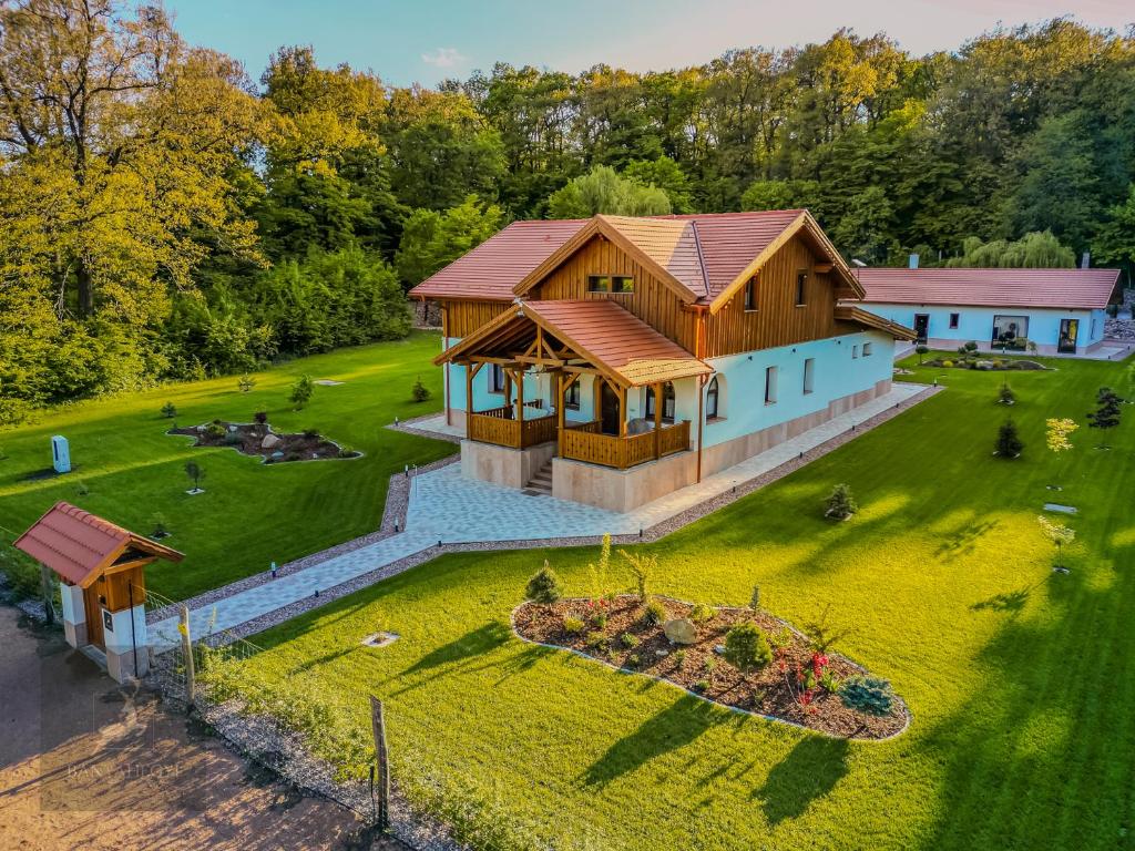 Bányahegyi erdei nyugalom és wellness erdész & vadászház, Tardos ...