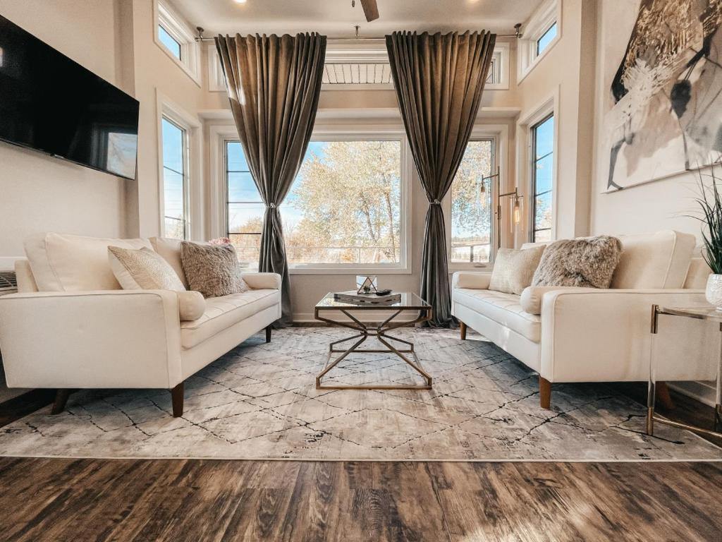 Beautiful and Elegant River Front Cottage, Reno (updated prices 2025)