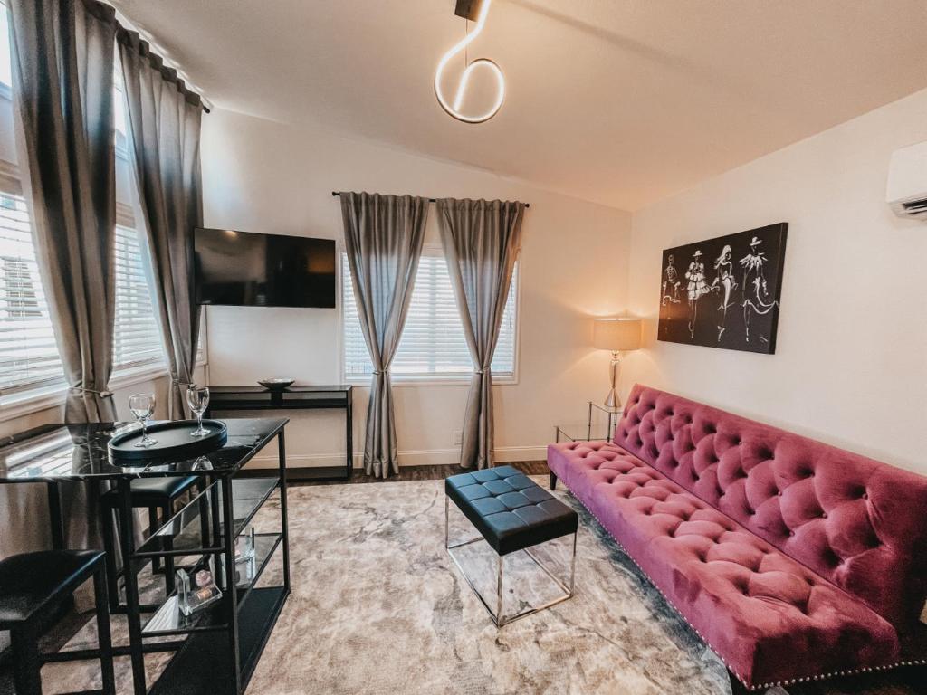 Beautiful Courtyard Cottage Amethyst, Reno (updated prices 2025)