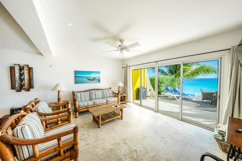 Cocos Bechfront Breeze, Simpson Bay (updated prices 2026)