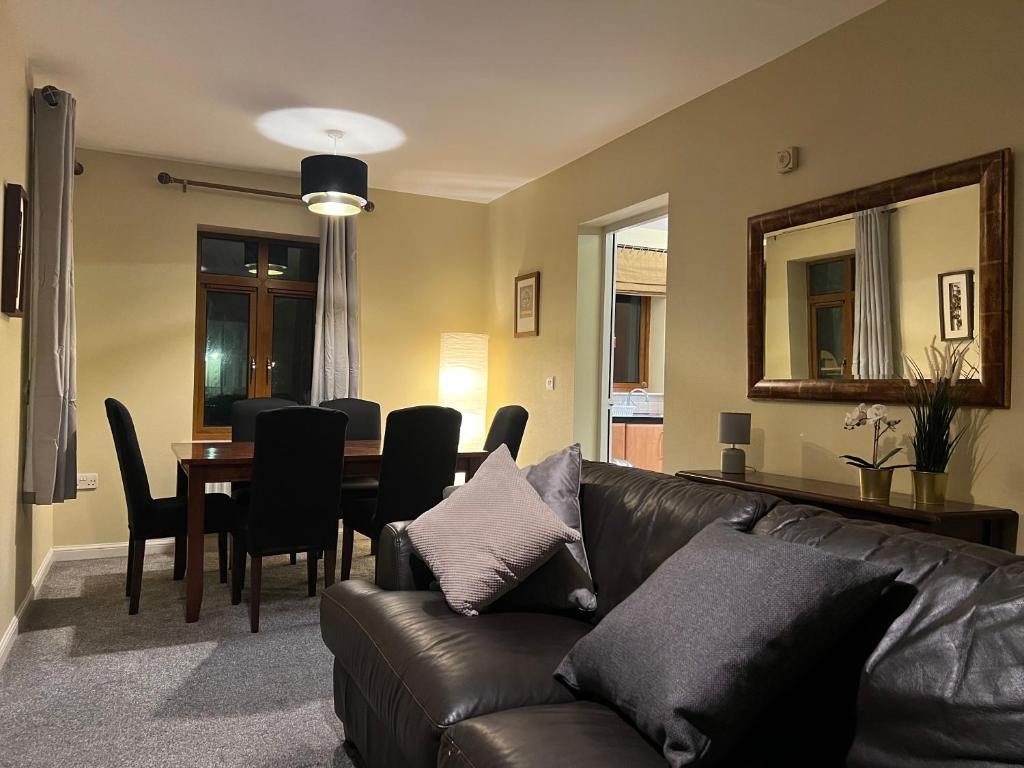2BR Apartment BT9 with balcony, Belfast (updated prices 2025)