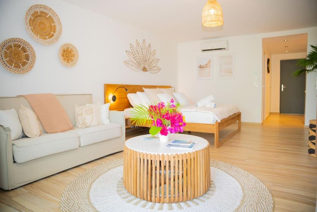 Alamanda studio n9, Beachfront residence, Orient Bay (updated prices 2025)