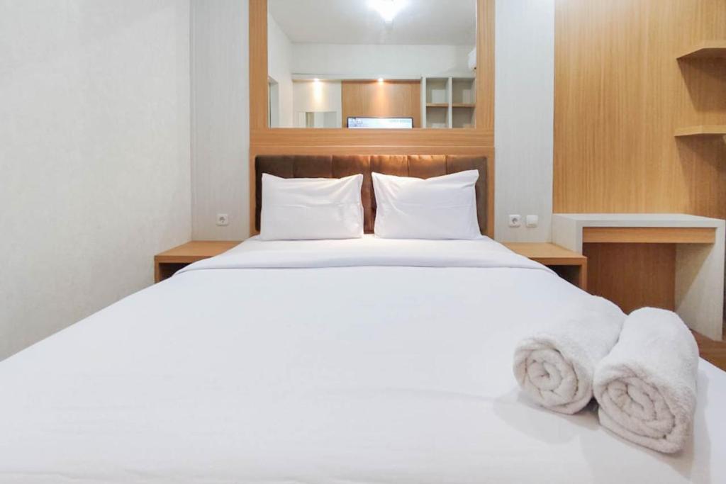 Minimalist and Homey Studio at Amartha View Apartment By Travelio ...