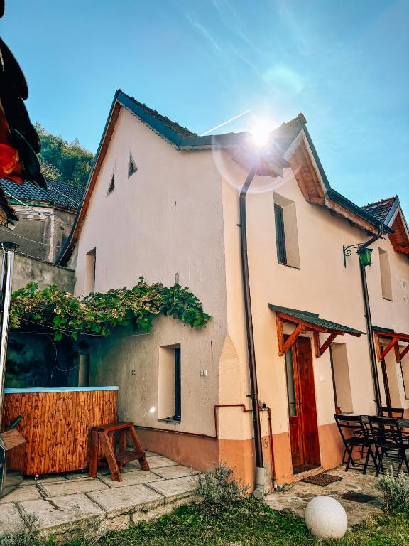 Casa Ursului - Rustic house in traditional village, Sadu (updated ...