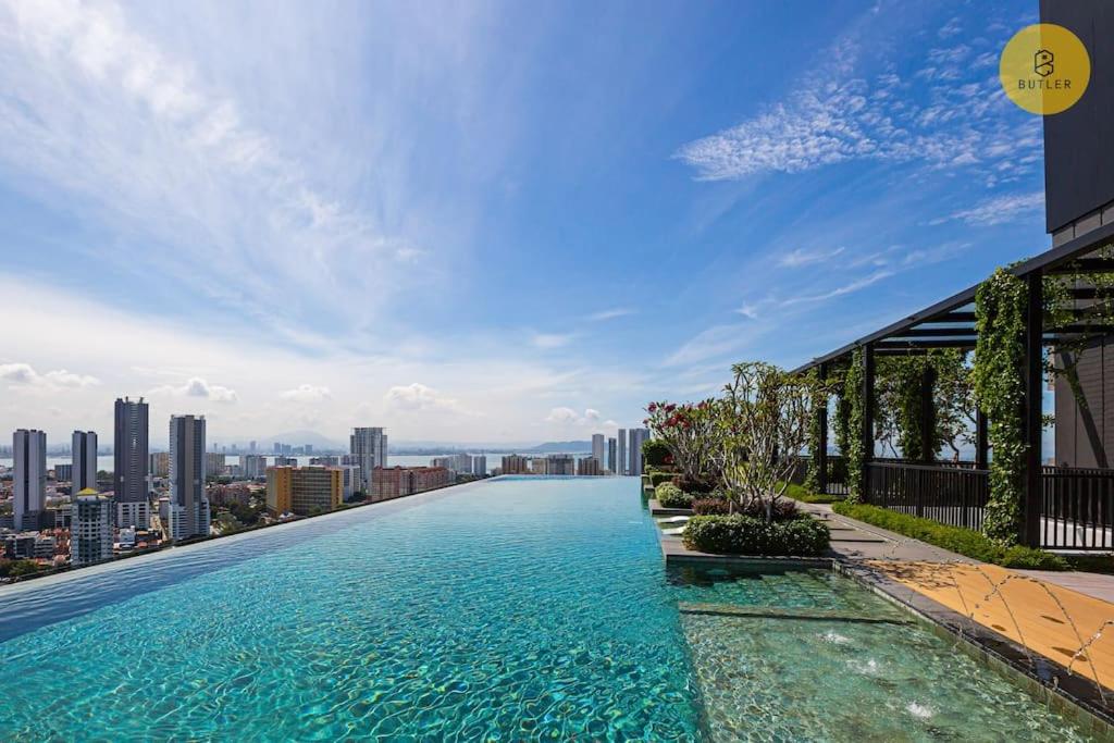 Greatview 2BR Infinity Pool & EasyAccess to Town 13, George Town ...