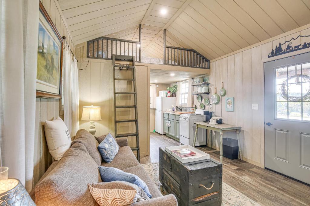 Exotic Animal Farm Stay in Illinois Tour, Explore, Kampsville (updated ...