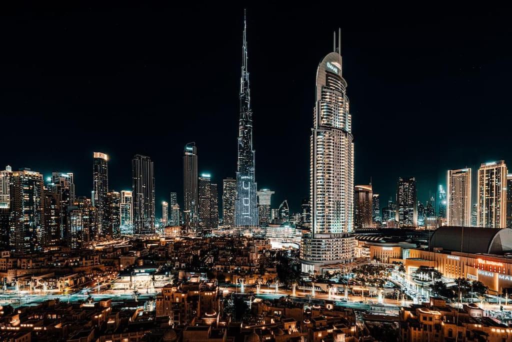 Stunning 2BR Apartment with Burj Khalifa and Fountain Views - 5-Min Walk to Dubai Mall and Souk ...