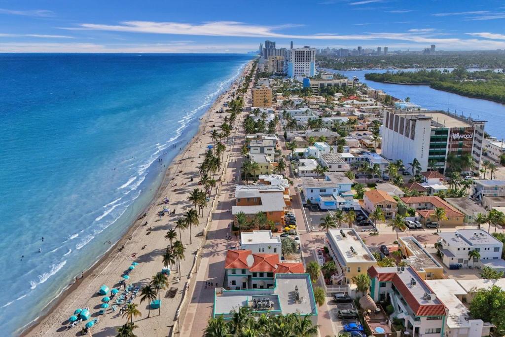 Sunset Oceanfront Villa, Hollywood (updated prices 2025)