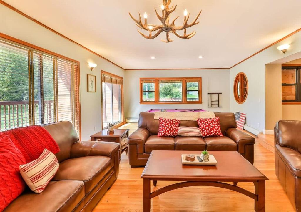 Stream-Side Atrium Home with Side Rooms & Pool Table, Hunter (updated ...