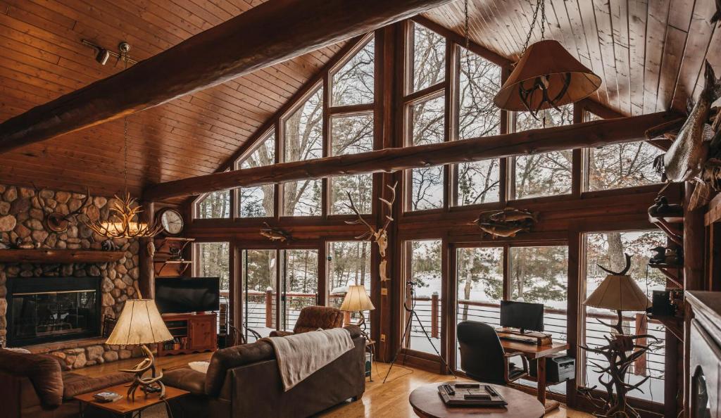 Otter Cove Lodge, Little Round Lake (updated prices 2026)