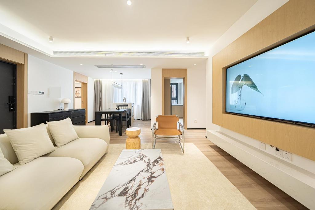 Modern 3brs wis CAC&Fheating,near Jing'an Temple, Shanghai (updated ...