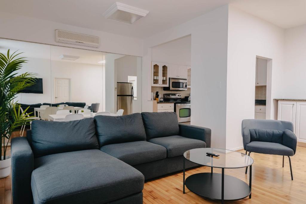 Lum The Queen, Toronto (updated prices 2026)