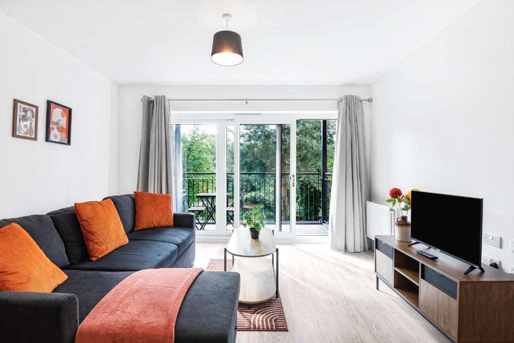 Riverside Oasis, Modern Apartment with Scenic Views, Free Wi-Fi, and ...