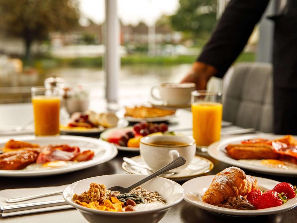Sunday London Staines-upon-Thames Heathrow T5, Staines (updated prices ...