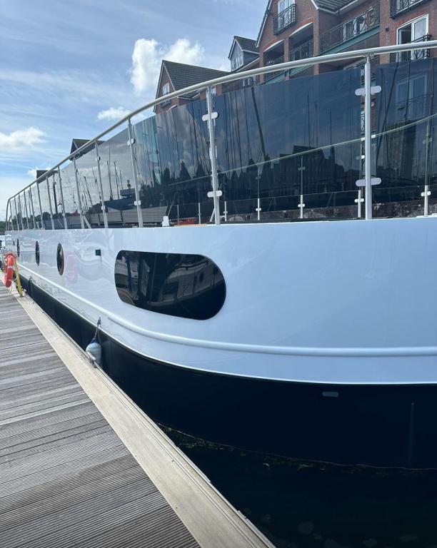 Lady Petra 2 Bedroom Luxury Barge, Liverpool (updated prices 2026)