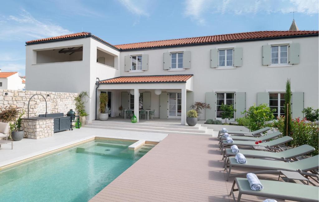 Awesome Home In Nin With Heated Swimming Pool, Nin (aktualisierte ...