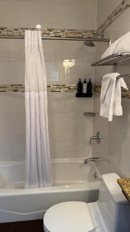 Madison LES Hotel, New York (updated prices 2025)
