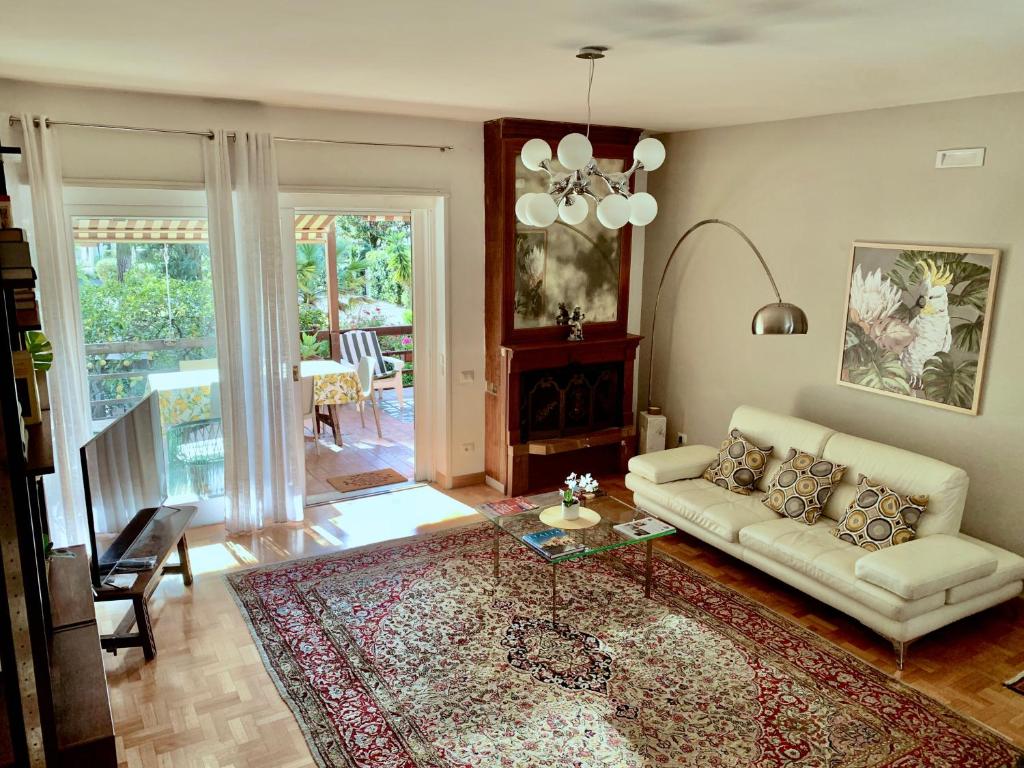 Charming house Rome, Casal Palocco (updated prices 2025)