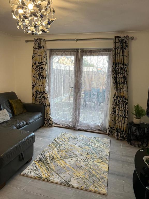 Beautiful 2-bedroom in Grays close to Lakeside, Grays Thurrock (updated ...
