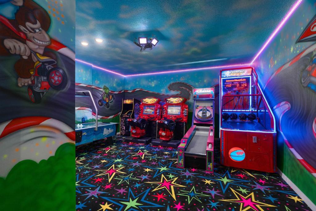 Epic 8BR Villa Free Arcade Theater Pool Spa!, Davenport (updated prices ...