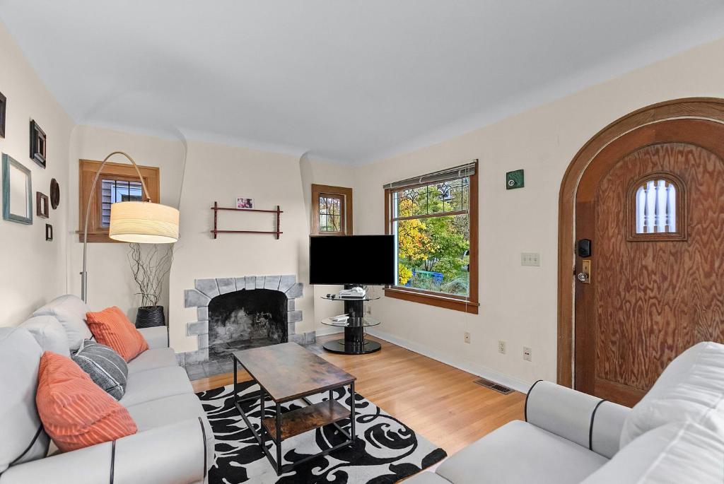 Treehouse Deck House at Green Lake, Seattle (updated prices 2025)