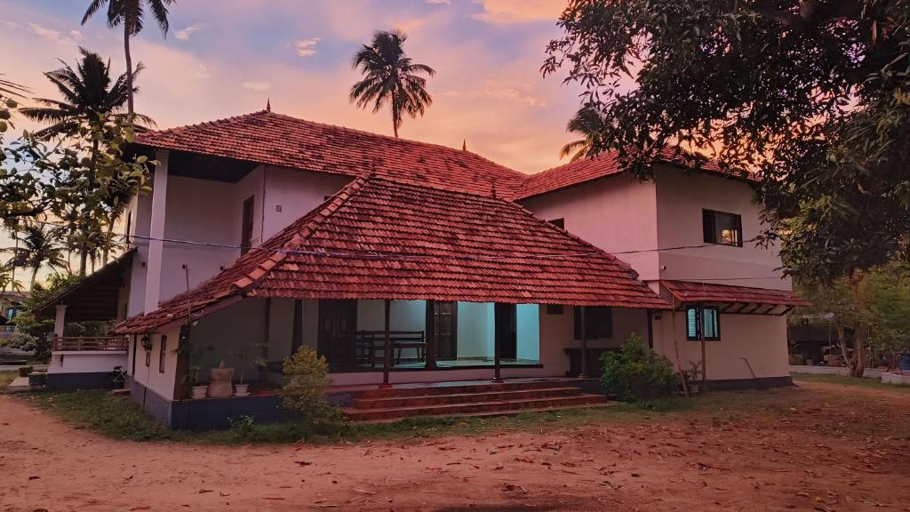 Thodiyil Private Beach View Heritage Homestay, Paravūr (precios ...