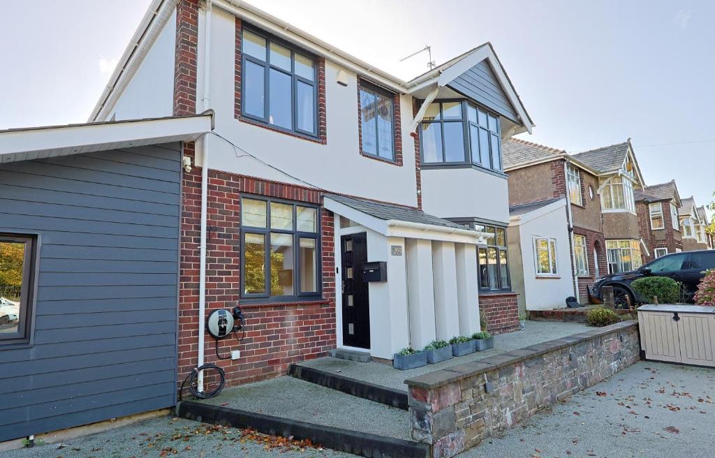 "Rosecroft" - Perfect Retreat for Business & Leisure - Close to Celtic ...