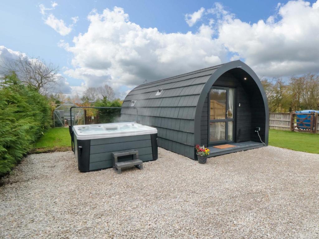Bumblebee Glamping Pod, Malton (updated prices 2026)