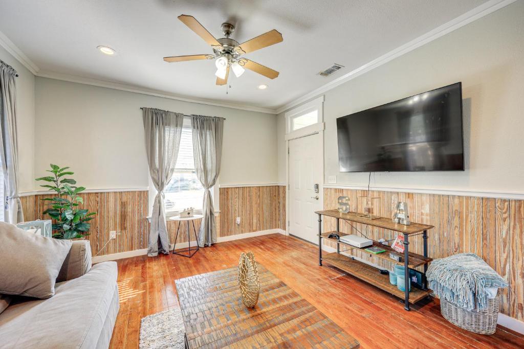 Walkable San Antonio Home Deck and Grill!, San Antonio (updated prices ...