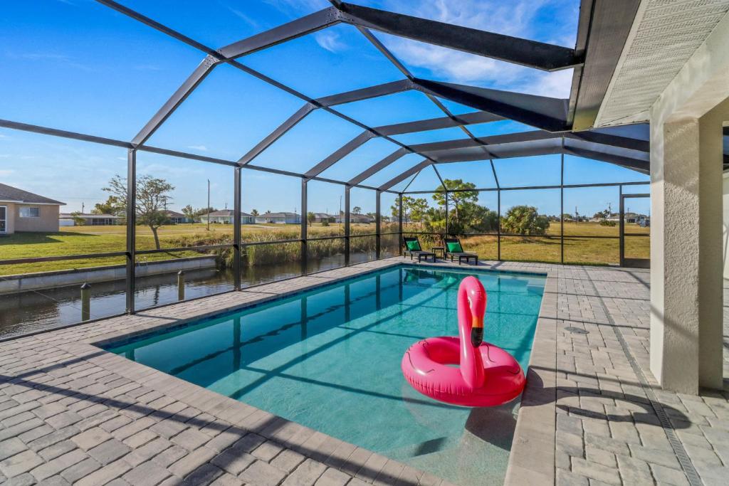 New Construction With heated Pool and Pier! Great for 2 Families!, Cape ...