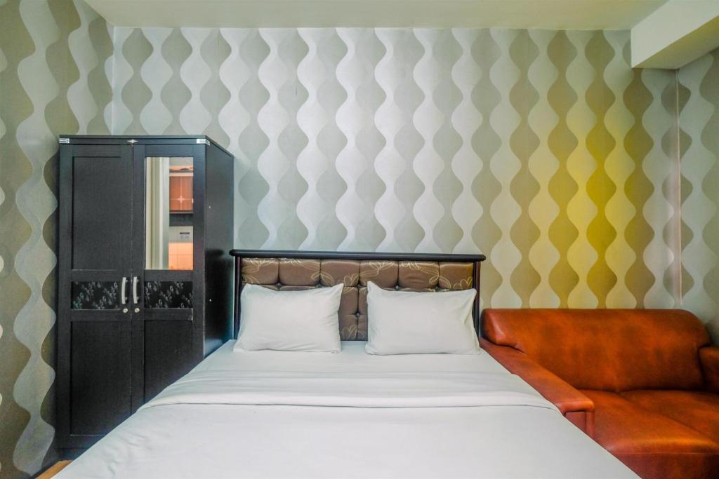Comfy and Minimalist Studio at Pakubuwono Terrace Apartment By Travelio ...