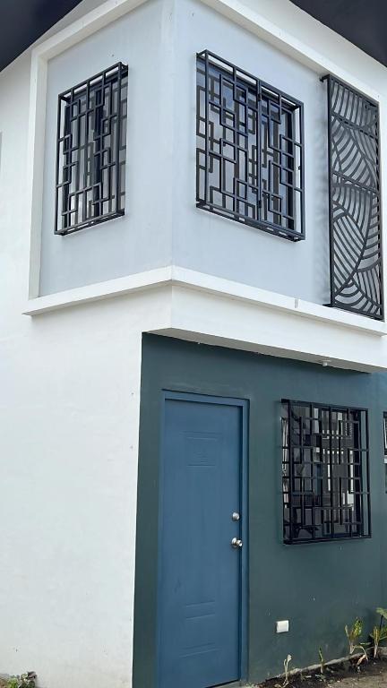 Lubrin Townhouse, San Pablo (updated prices 2025)