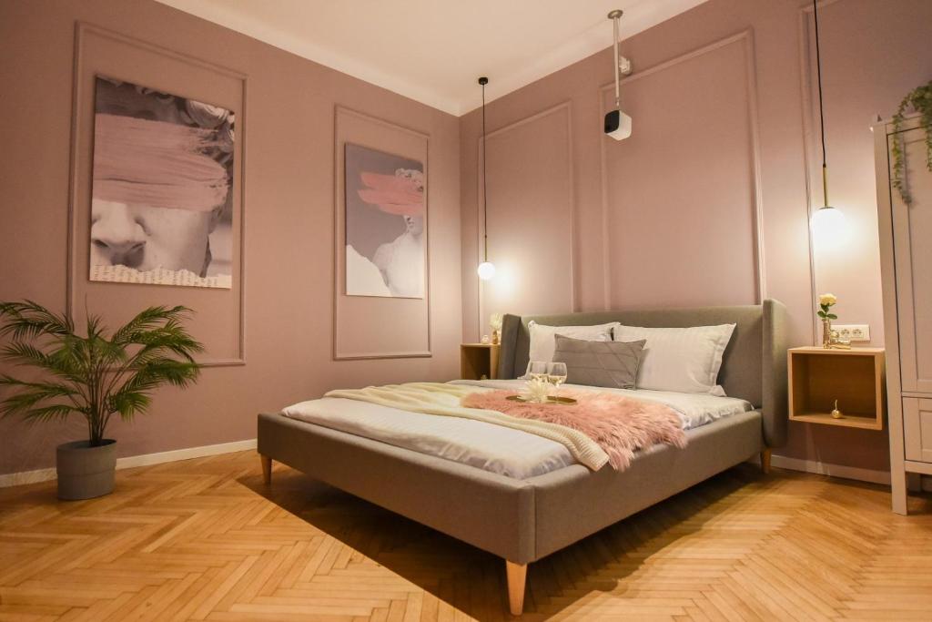 The Central Scene - Studios with Wall Projector near Radisson ...