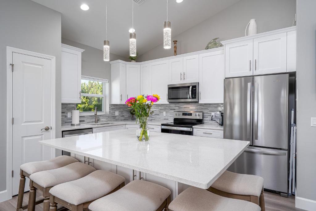 New Stilt Home: Heated Pool, Near Beach & Times Sq, Fort Myers Beach ...