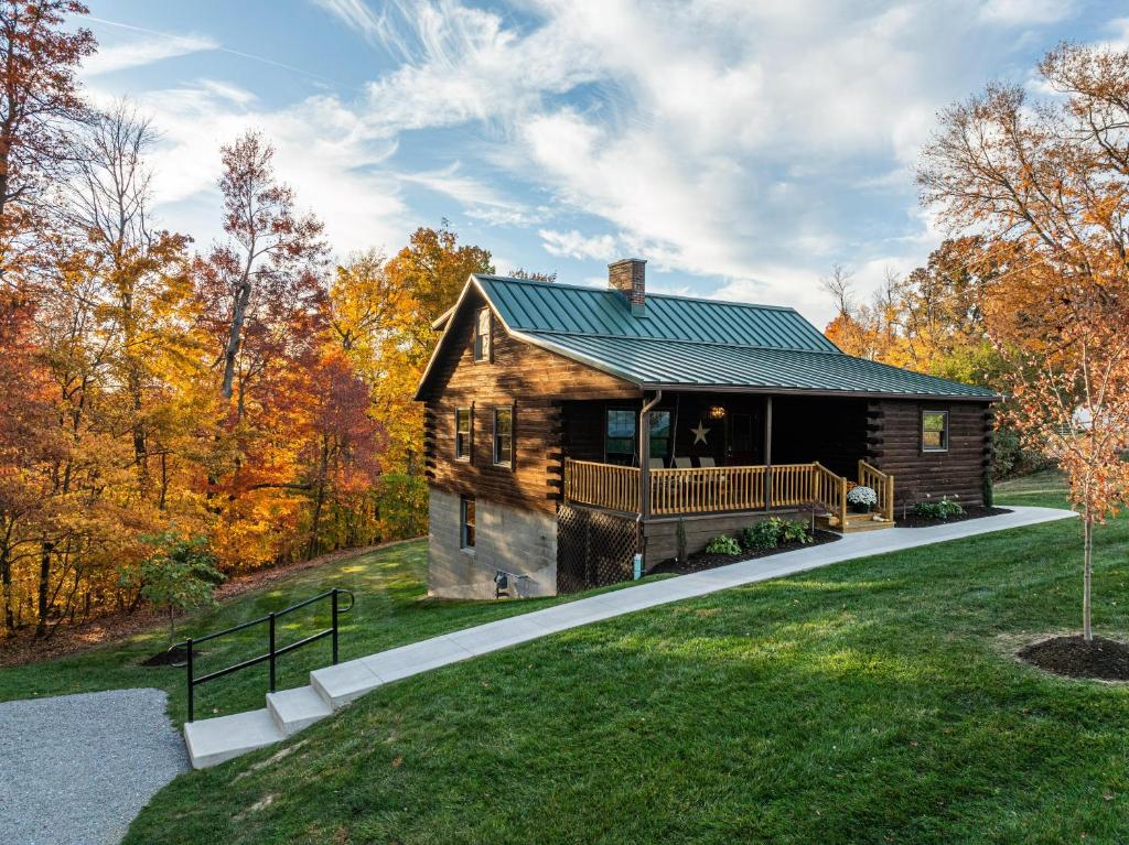 Maple Leaf Cabin, Millersburg (updated prices 2026)
