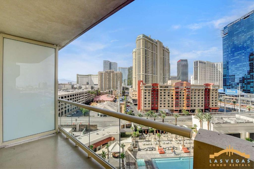 MGM Signature-07-707 Strip View Balcony Studio, Las Vegas (updated prices 2025)