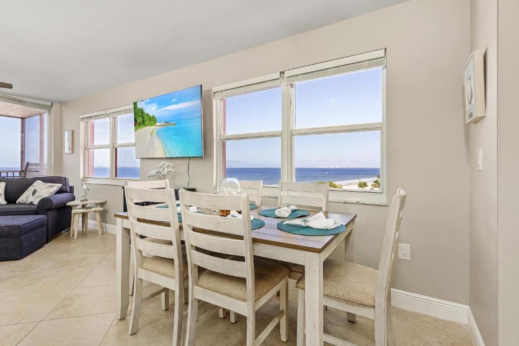 Seaside Condo w/ Panoramic Gulf Views, Pool & BBQ, Fort Myers Beach ...