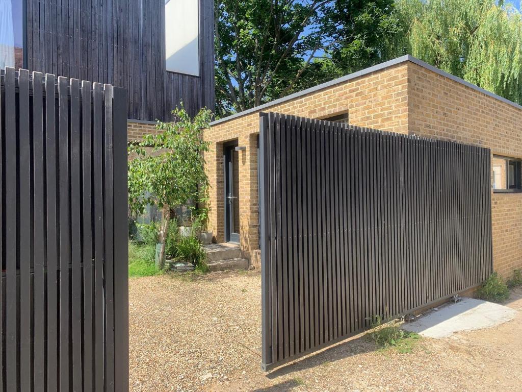 10 Garsington Mews, London (updated prices 2026)