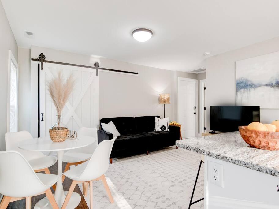 Cozy 1-Bedroom Retreat, New Remodel, Fast Wi-Fi, Columbus (updated ...