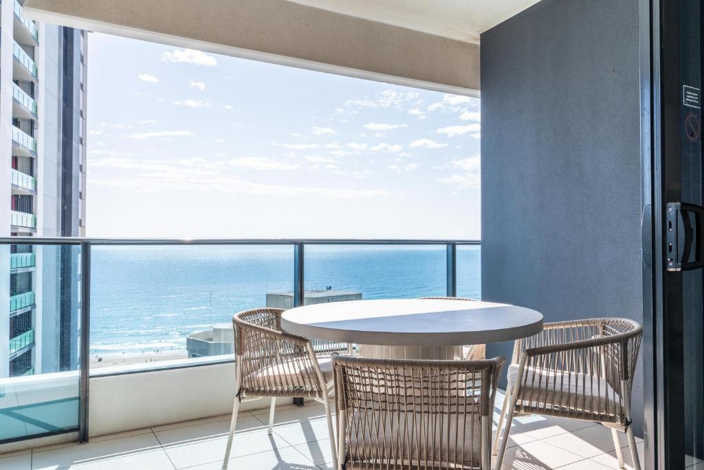 Broadbeach Luxury Ocean View Apartment - Oracle Tower 1 - 1Bed 1Study ...