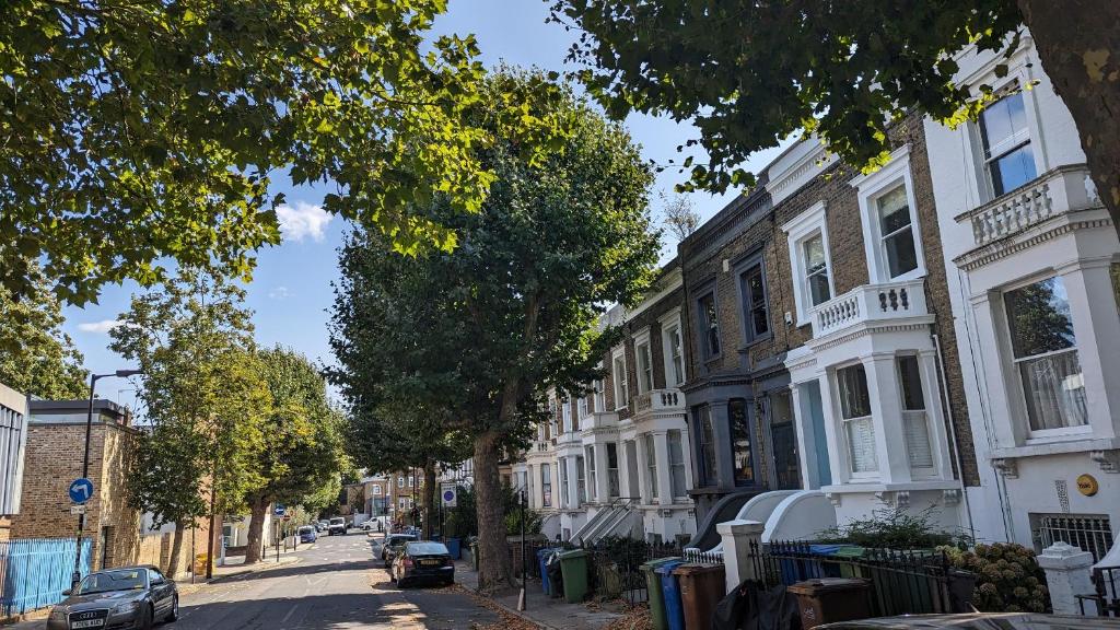 Peckham A Cool and Quirky 2 Bed taste of London, London (updated prices ...