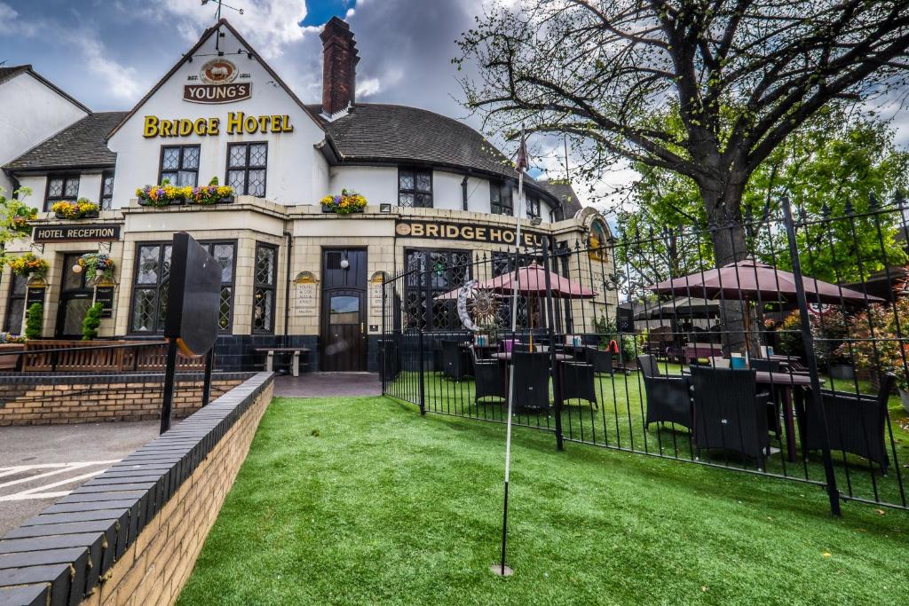 Bridge Hotel, Greenford (updated prices 2025)