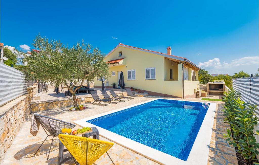 Gorgeous Home In Bilice With Wifi, Bilice (precios actualizados 2025)