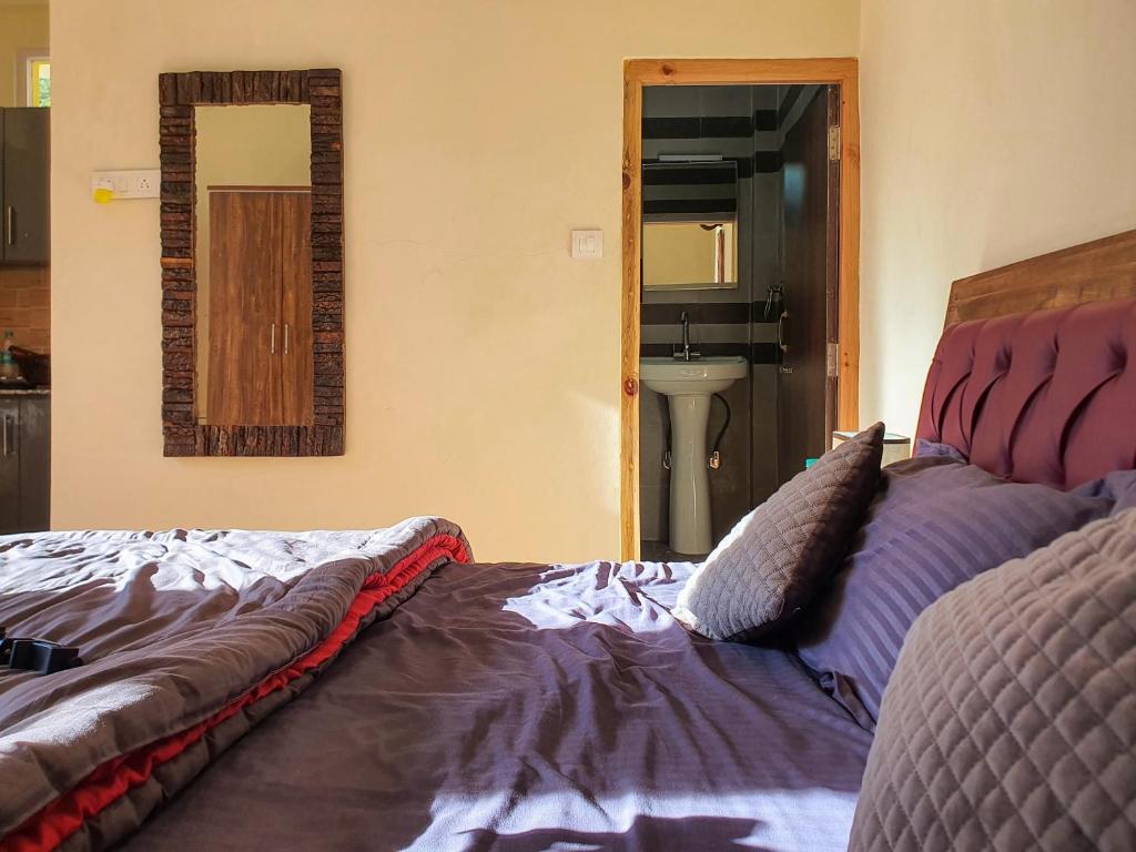 Alooma Cafe and Homestay, Bashist (updated prices 2025)