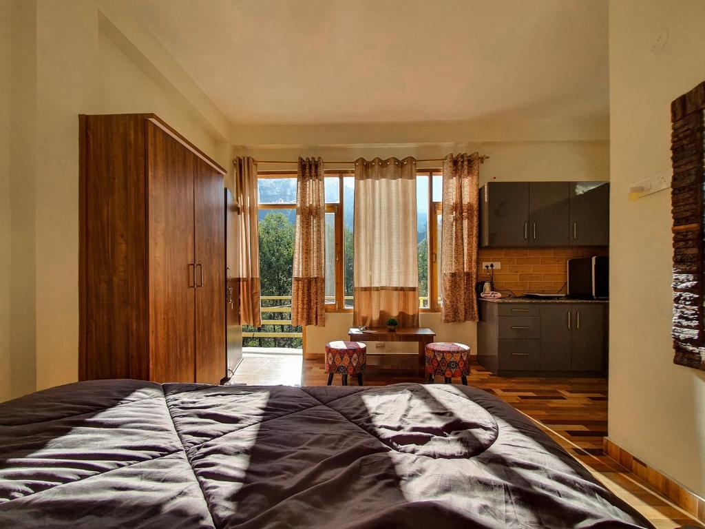 Alooma Cafe and Homestay, Bashist (updated prices 2025)