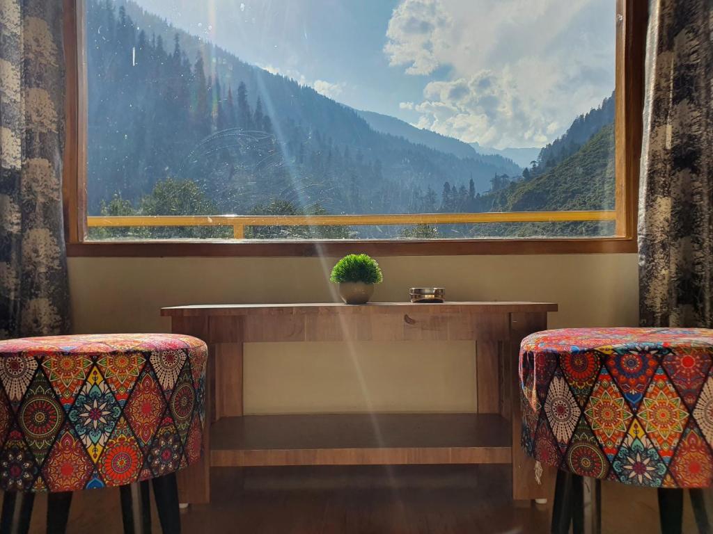 Alooma Cafe and Homestay, Bashist (updated prices 2025)