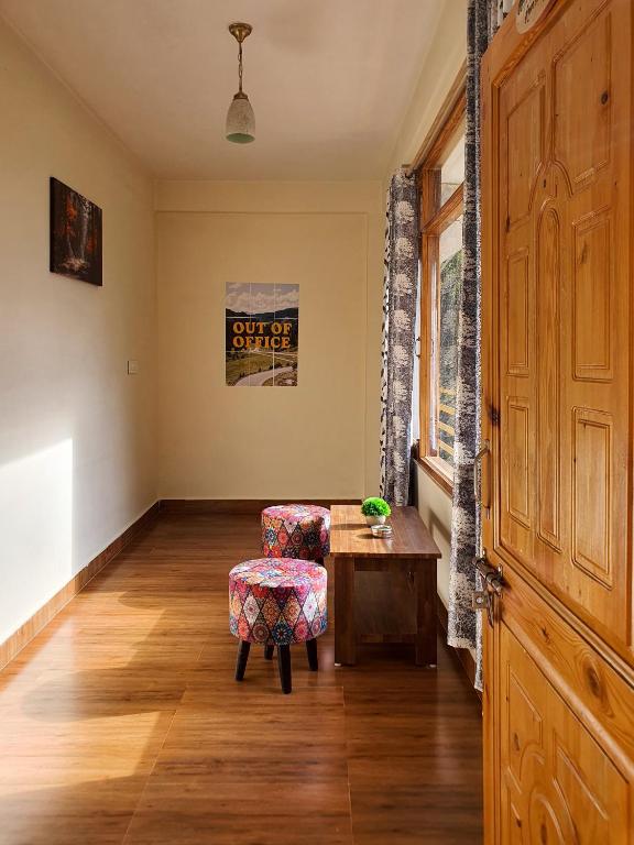 Alooma Cafe and Homestay, Bashist (updated prices 2025)