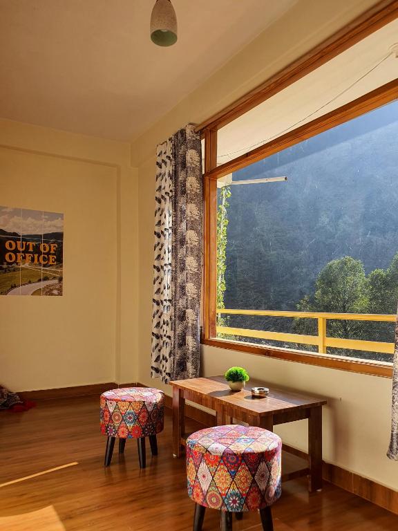 Alooma Cafe and Homestay, Bashist (updated prices 2025)